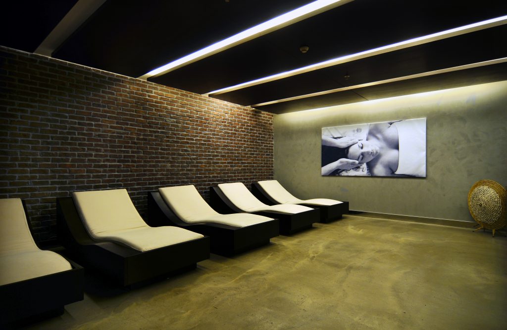 Base Life Club - Neşet Güne